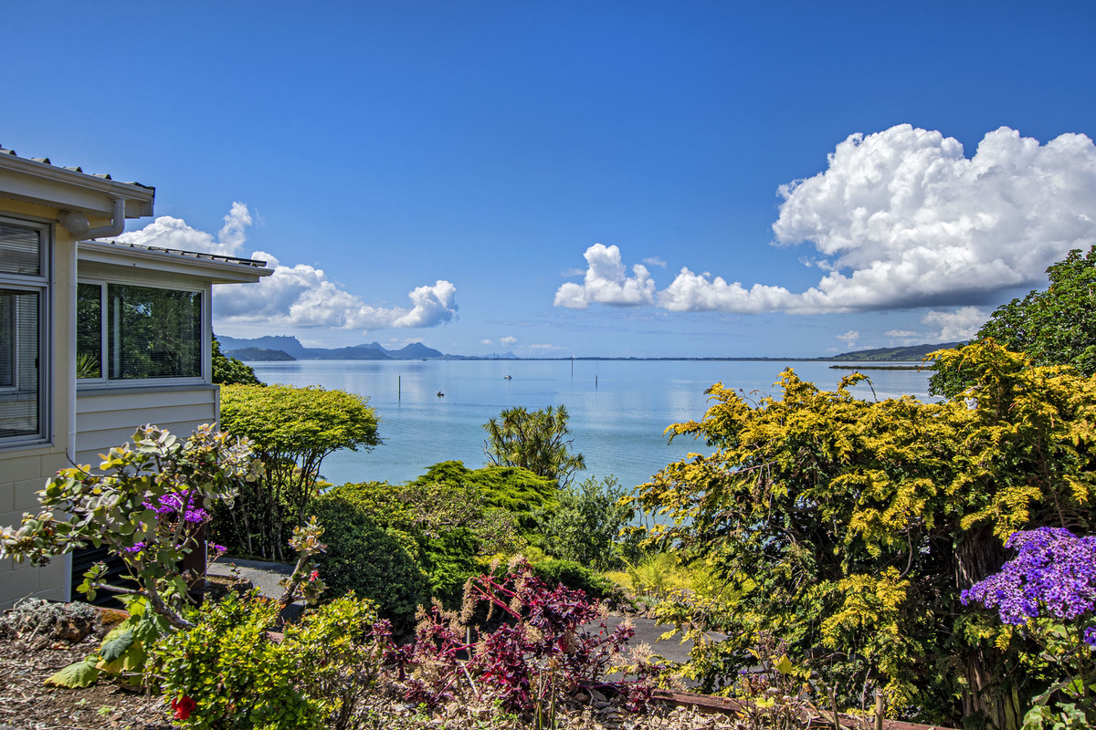 182 Beach Road, Onerahi NZ - Stephanie Porowini Real Estate